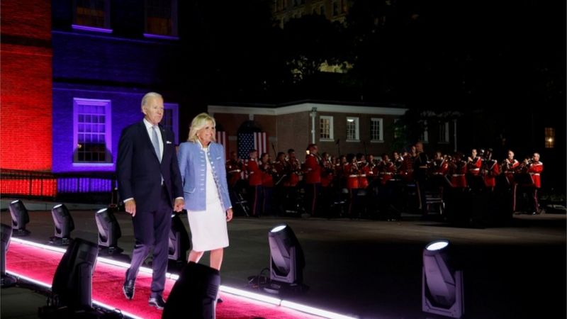 Biden's picturesque setting with a dark twist - BBC News