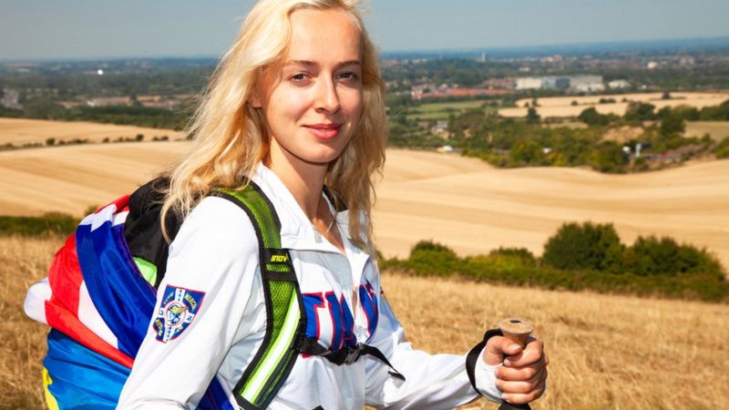 Ukrainian refugee walks to Scotland in aid of countrymen - BBC News
