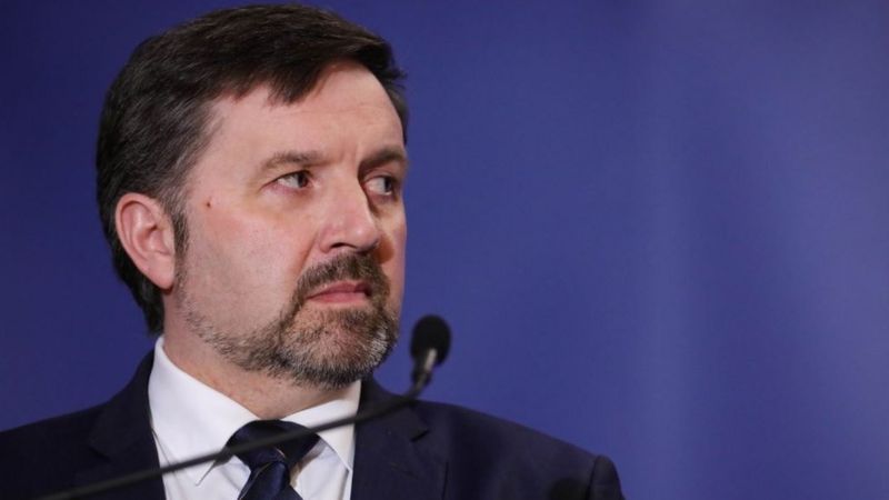 No plans to shut any NI hospitals, says Robin Swann - BBC News