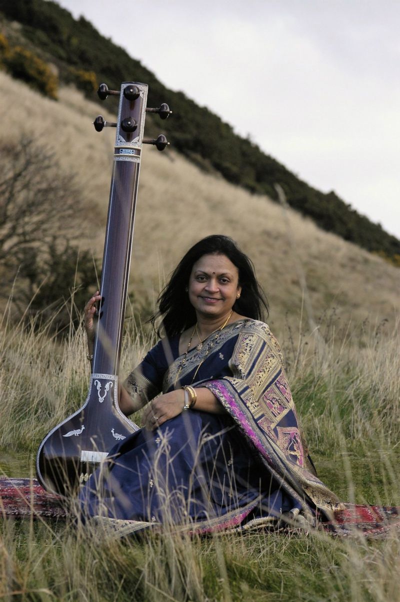 In pictures: South Asian culture in Scotland over 30 years - BBC News