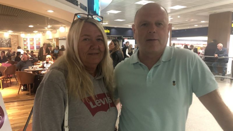 Thomas Cook collapses as last-ditch rescue talks fail - BBC News