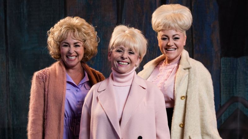 In pictures: Dame Barbara Windsor - BBC News