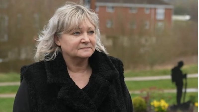 Stephen Allbutt: Parade marks 20 years since Iraq death - BBC News