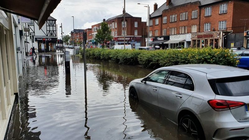 Essex Flooding: Cars stranded and businesses flooded - BBC News