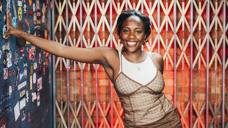 Rachel Chinouriri joins Lewis Capaldi tour after drunk DM - BBC News