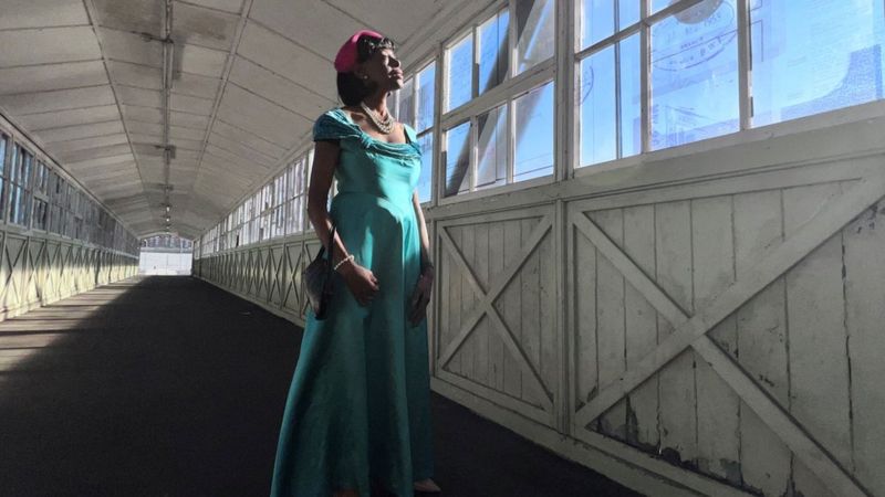 Tilbury Windrush exhibition turning 'negative into positive' - BBC News