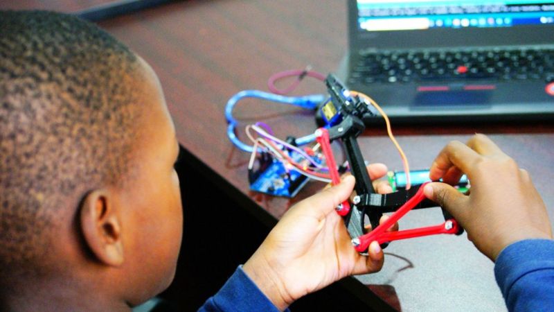 Kenya's tech hub: Meeting the DIY coders and gurus of the future - BBC News