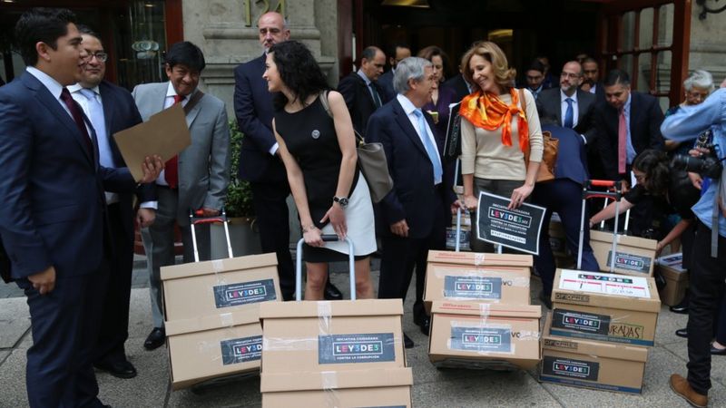 People vs politicians: Who can tackle Mexico's corruption? - BBC News