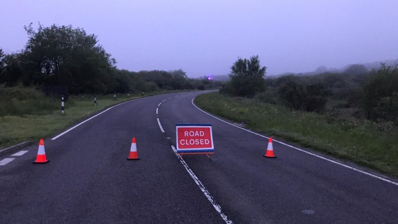 Woman arrested over fatal three-vehicle crash in Cornwall - BBC News