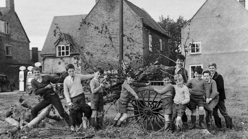 Frampton-on-Severn: Old photos show Gloucestershire village life - BBC News