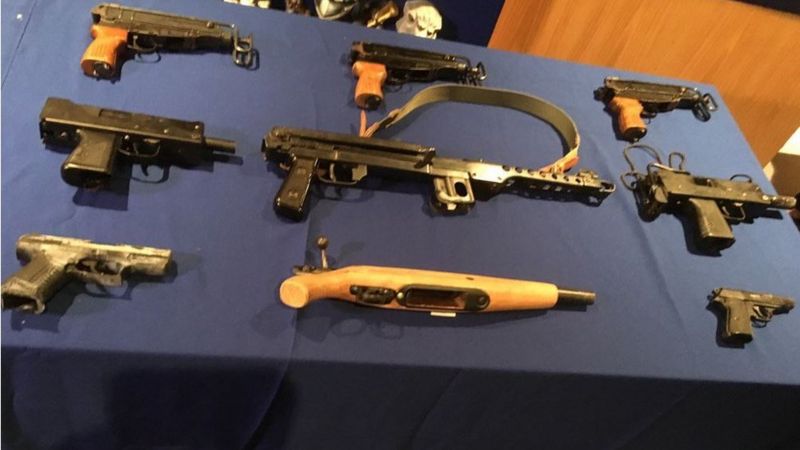 London's Metropolitan Police force considers armed foot patrols - BBC News