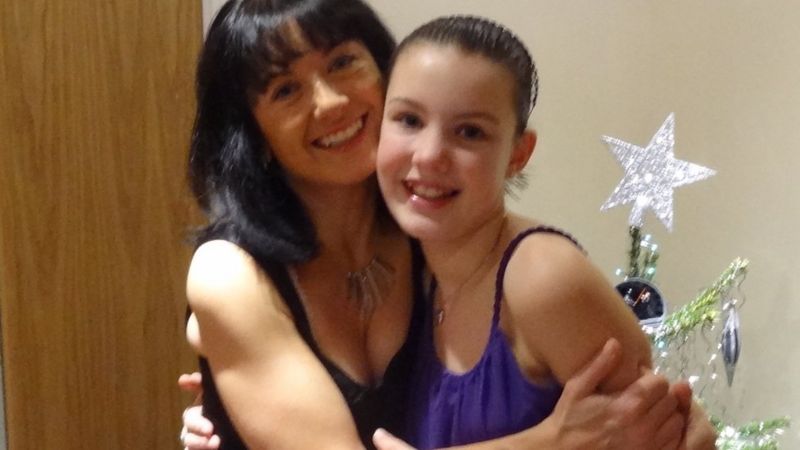 Social media: How can we protect its youngest users? - BBC News