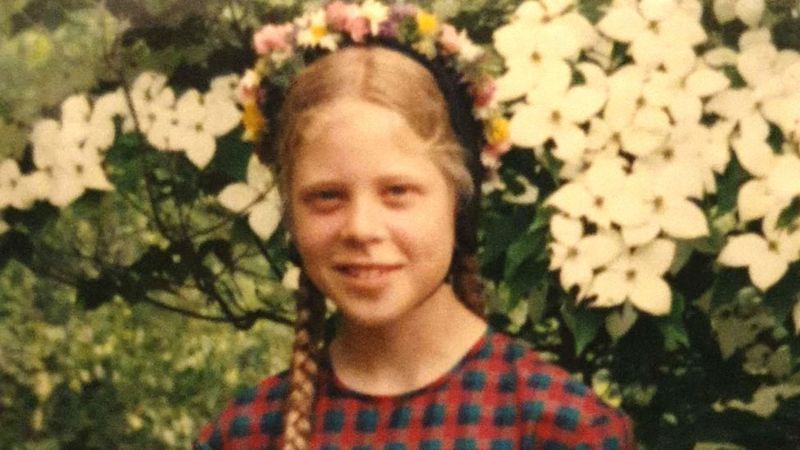 Bruderhof: My dark past growing up in a rural English commune - BBC News