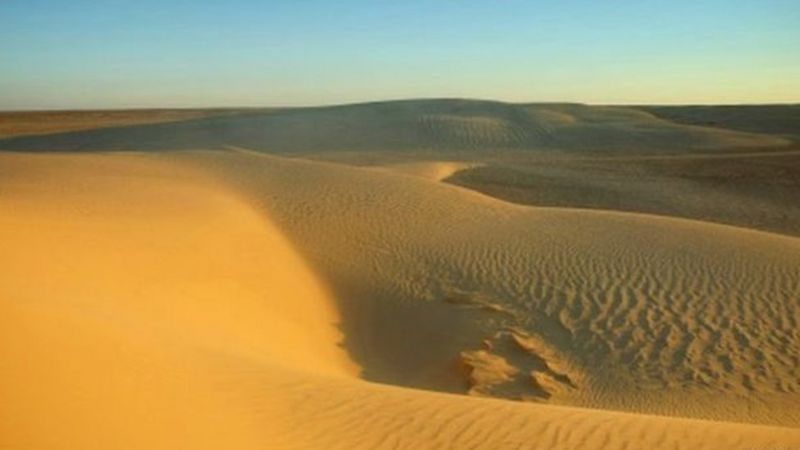 Pollution warning as Saharan desert dust blows across South East - BBC News