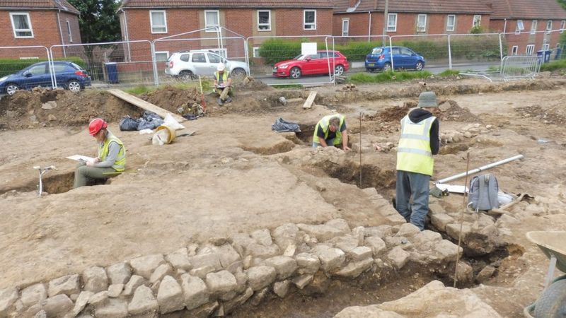 Roman remains discovered at Newcastle housing site - BBC News