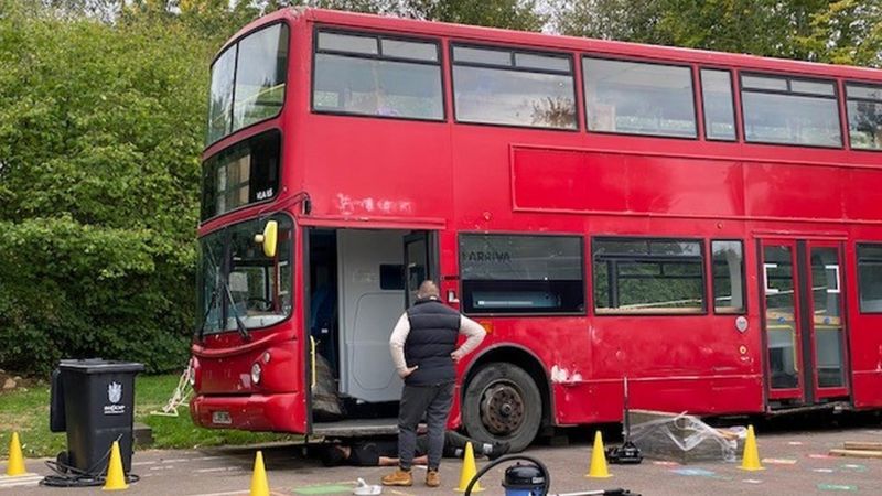 Bourn school transforms bus into library in memory of pupil - BBC News