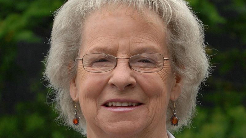 Halifax: Former Labour MP Alice Mahon dies aged 85 - BBC News