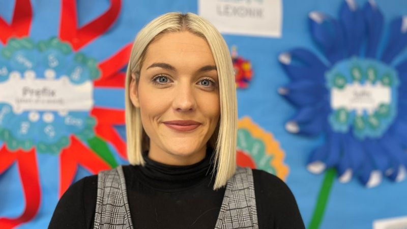 World Cup 2022: Michael Sheen inspires boy's Wales poem - BBC News