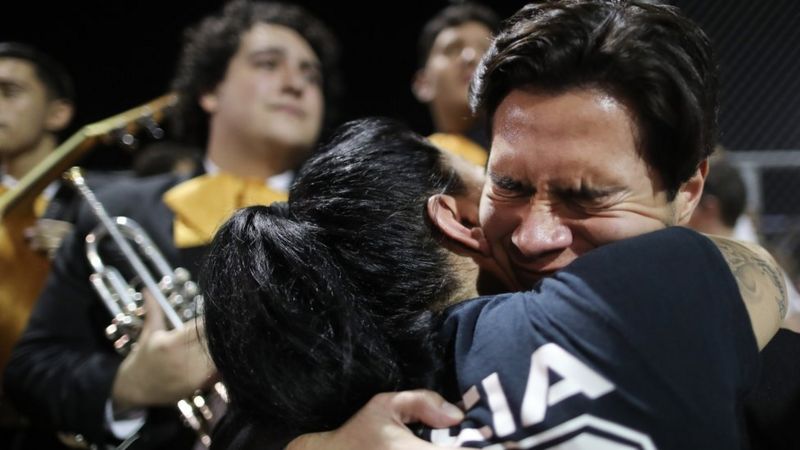 Obama urges Americans to reject leaders who stoke hatred - BBC News