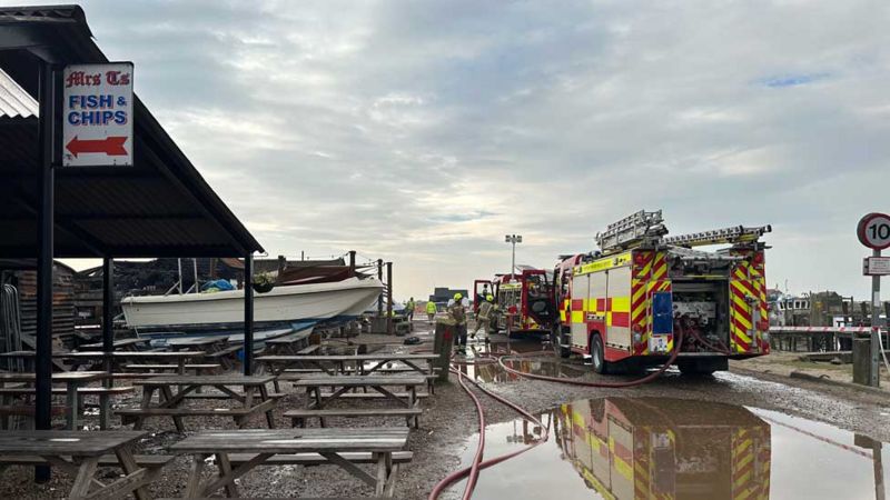 Southwold: Gas cylinders explode in harbour fire - BBC News