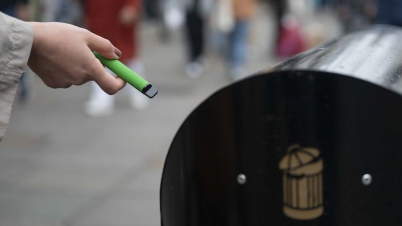 Vape recycling bins to be installed across Oxfordshire - BBC News