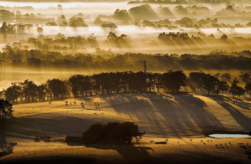 Australian weather captured in dramatic photographs - BBC News