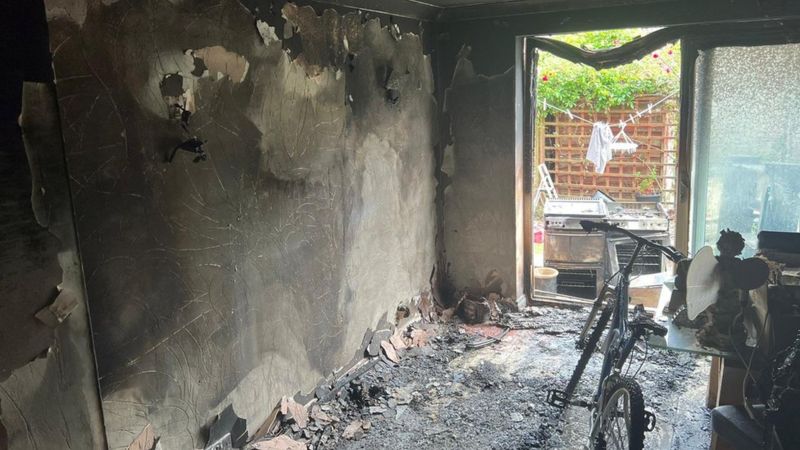 Clacton-on-Sea: Teen alerts family to tumble dryer house fire - BBC News