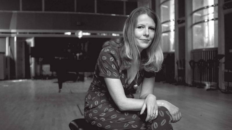 How some stars are helping music's unsung heroes in lockdown - BBC News