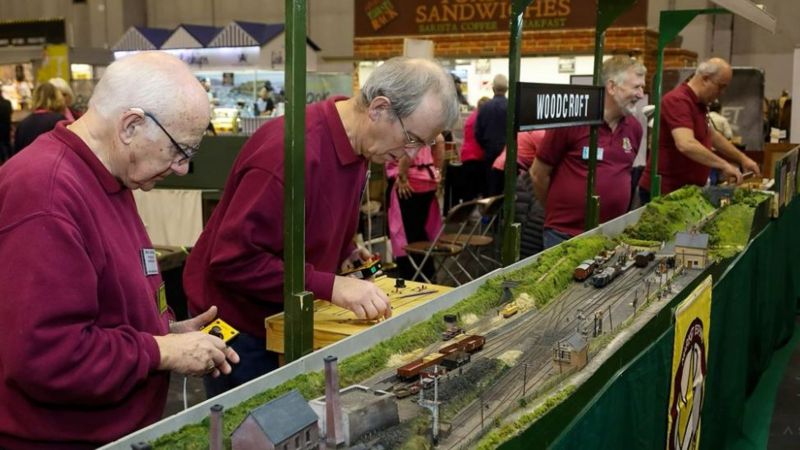 Sir Rod gets honorary membership of model railway club - BBC News