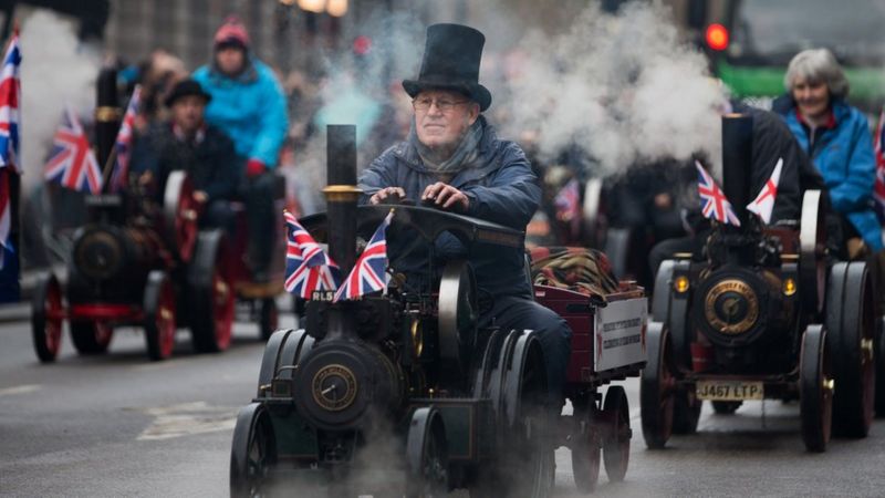 London New Year's Parade: Thousands take part - BBC News