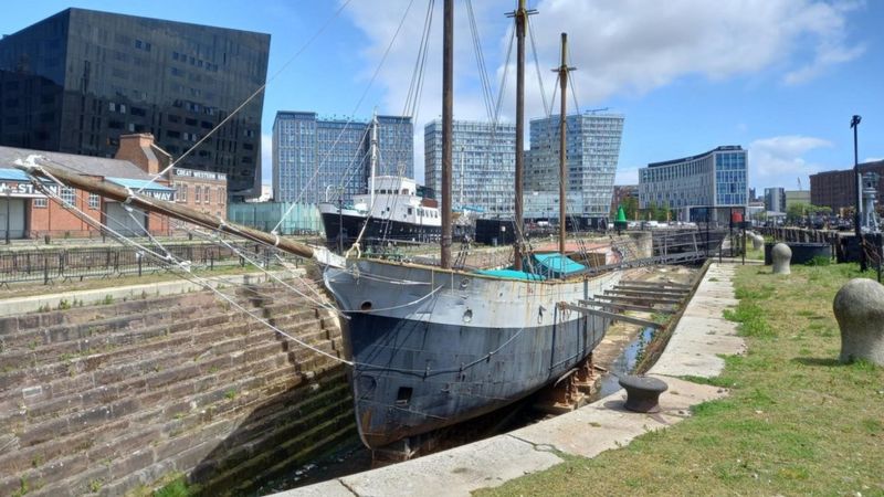 Steamship restorer awarded rare maritime medal - BBC News
