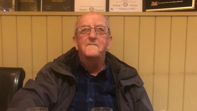 Sir Tom Jones told he 'wouldn't succeed with curly hair' - BBC News