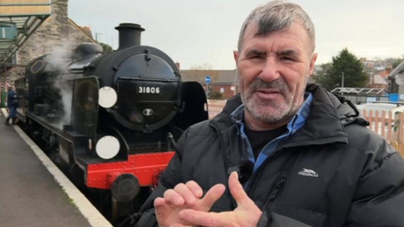 Swanage: Steam and diesel trains run for new year celebration - BBC News