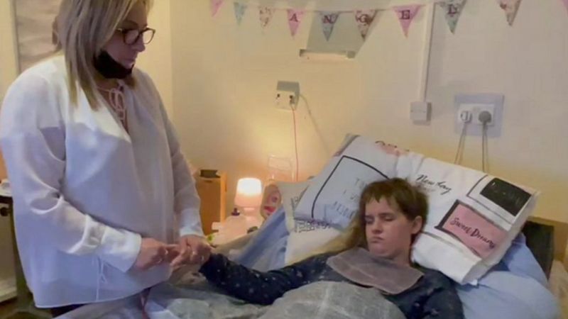 Angel Lynn: Woman severely injured in kidnap now able to stand - BBC News