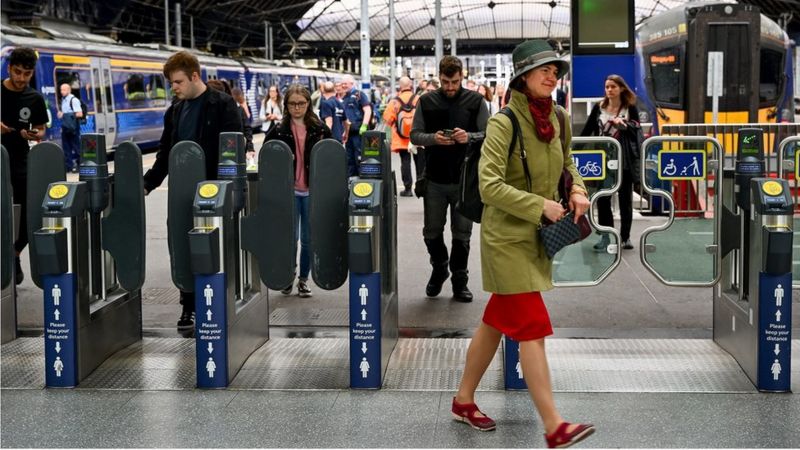 ScotRail trains hit by Christmas Eve strike action - BBC News