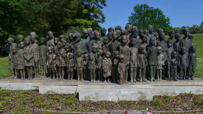 Stoke-on-Trent marks 1942 Nazi massacre of Lidice village - BBC News