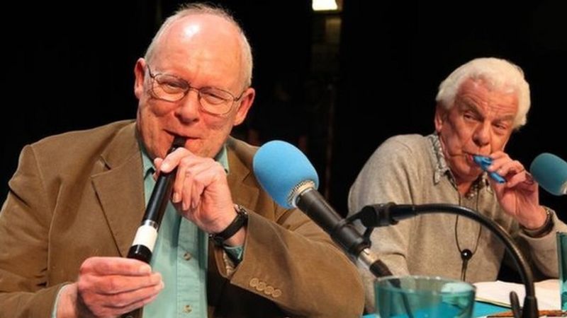 Barry Cryer obituary: A life dedicated to laughter - BBC News