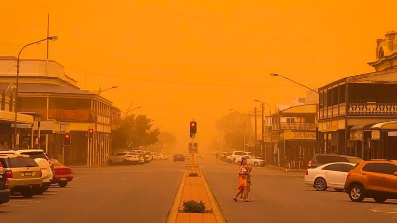 Australia dust storm: Health warning as skies change colour - BBC News
