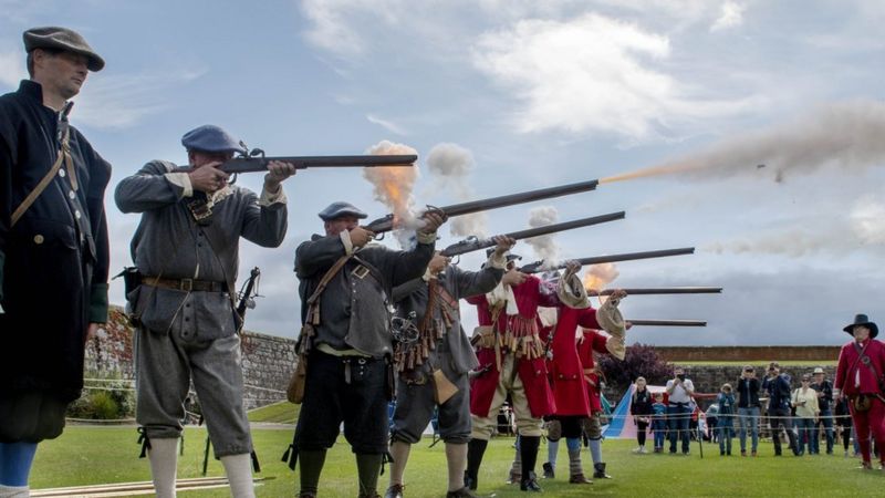 Visitors celebrate 250th anniversary at Fort George - BBC News
