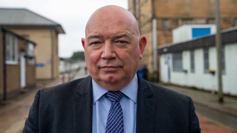 Barlinnie prison at risk of catastrophic failure, says governor - BBC News