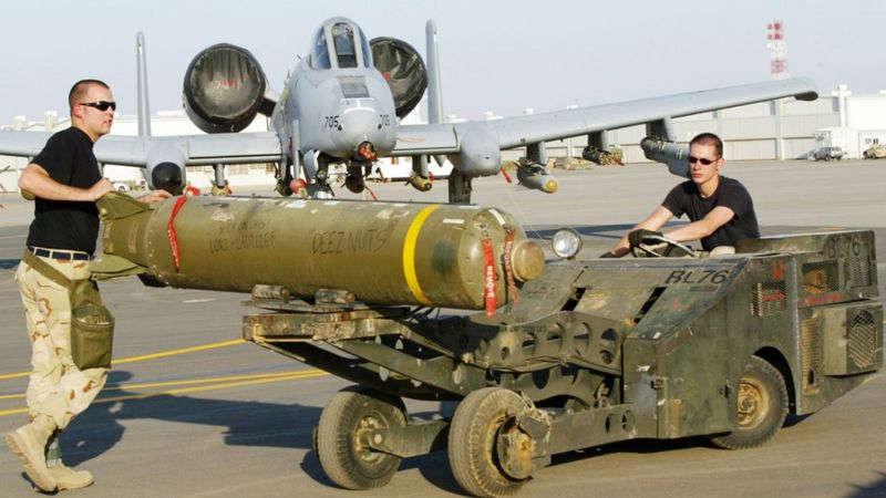 US delays ban on 'unsafe' cluster bombs - BBC News