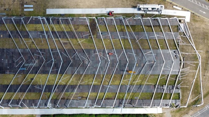 Three people injured in Southampton marquee collapse - BBC News