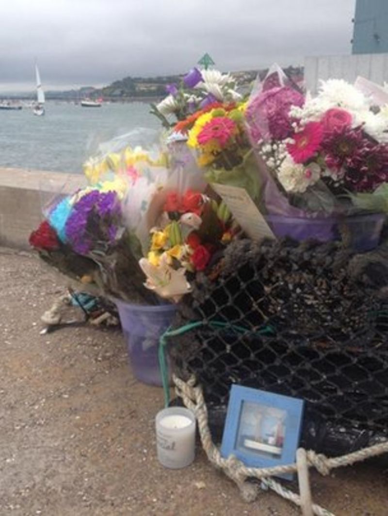 Shane Hooper named as trawler tragedy fisherman - BBC News