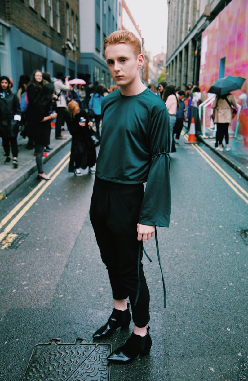 In pictures: Gender blending at London Fashion Week - BBC News