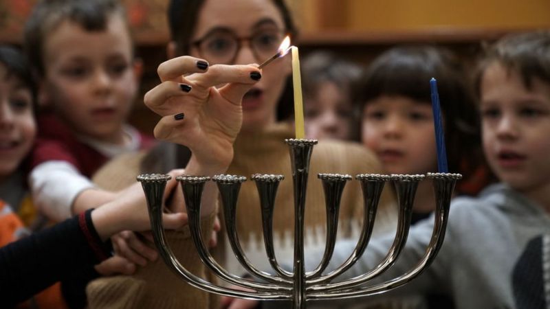 Hanukkah: en qué consiste esta fiesta judía y cómo se celebra - BBC ...