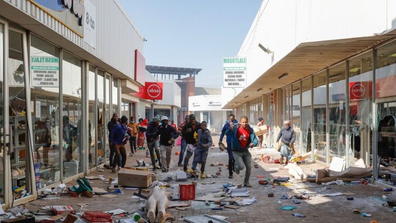 Maponya Mall looting: Jabulani mall, Phoenix Durban, Maponya mall, oda ...