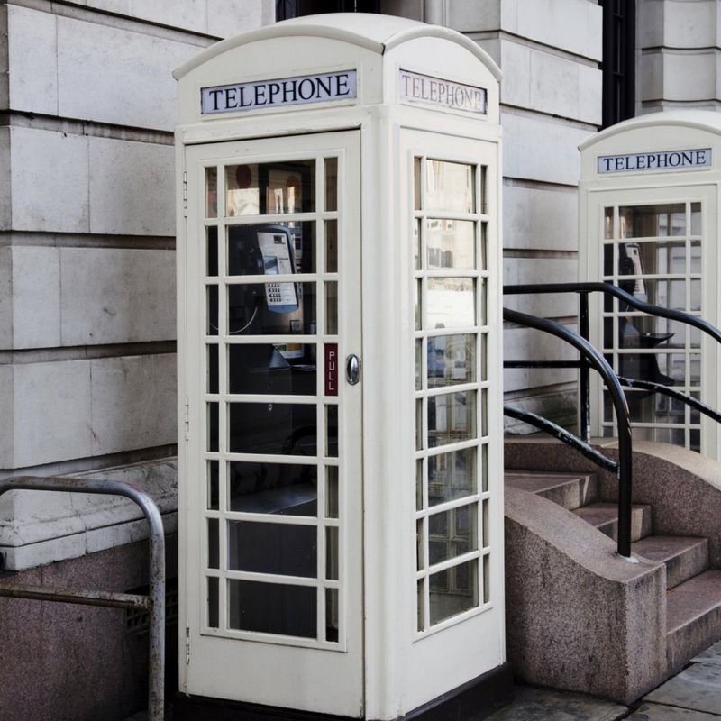 Three puzzling sights in English cities explained - BBC News