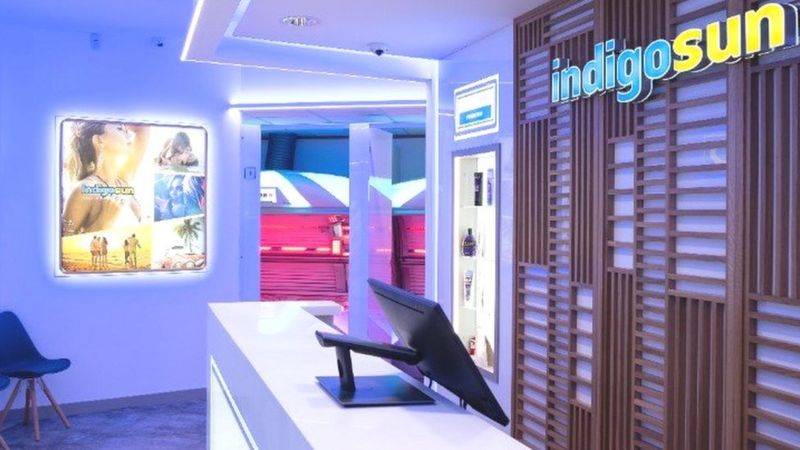 Stirling tanning firm Indigo Sun to expand after record profits - BBC News