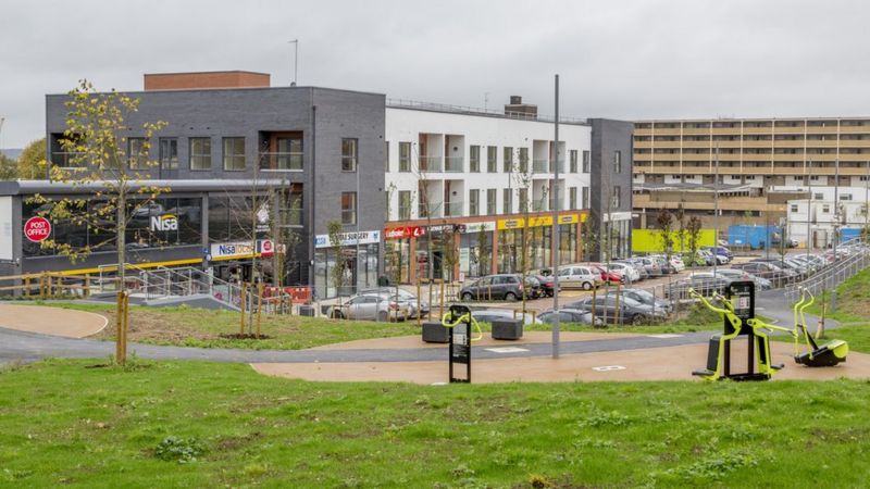 'Momentous day' for Luton's regenerated Marsh Farm estate - BBC News