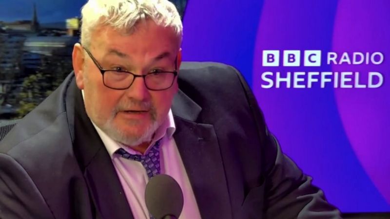 Sheffield City Council: Labour's Tom Hunt elected as new leader - BBC News